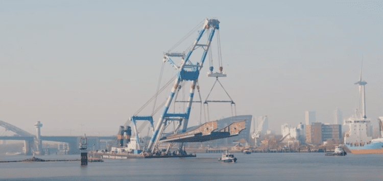 Video: Zo draai je de nieuwe 57 meter lange brugklep van de ...