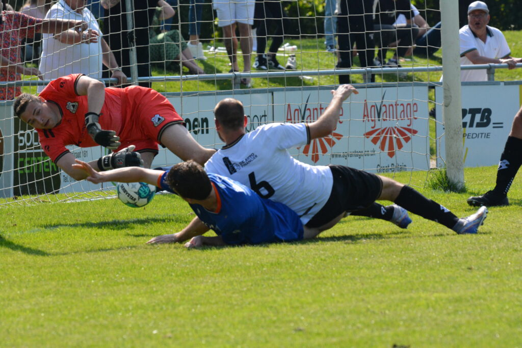 NSVV wint spetterende kampioenswedstrijd van Zuidland - Hoeksche Waard Nieuws