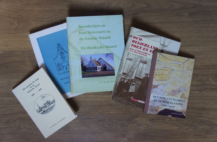 Grote verkoop van boeken en ansichtkaarten door Historische Vereniging Oud-Beijerland - Hoeksche ...