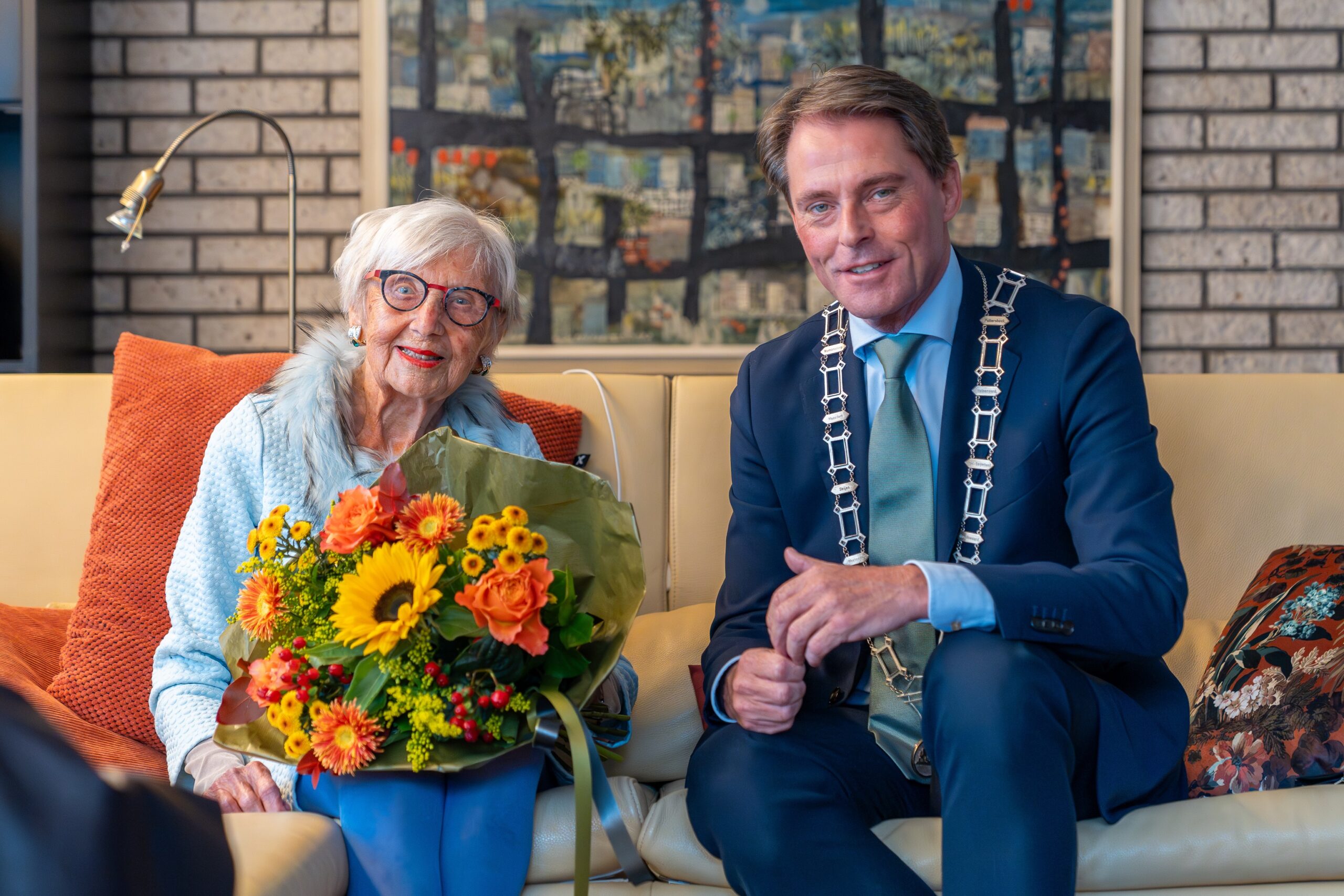Mevrouw Van der Zijl-de Wit uit Oud-Beijerland is 102 jaar geworden ...