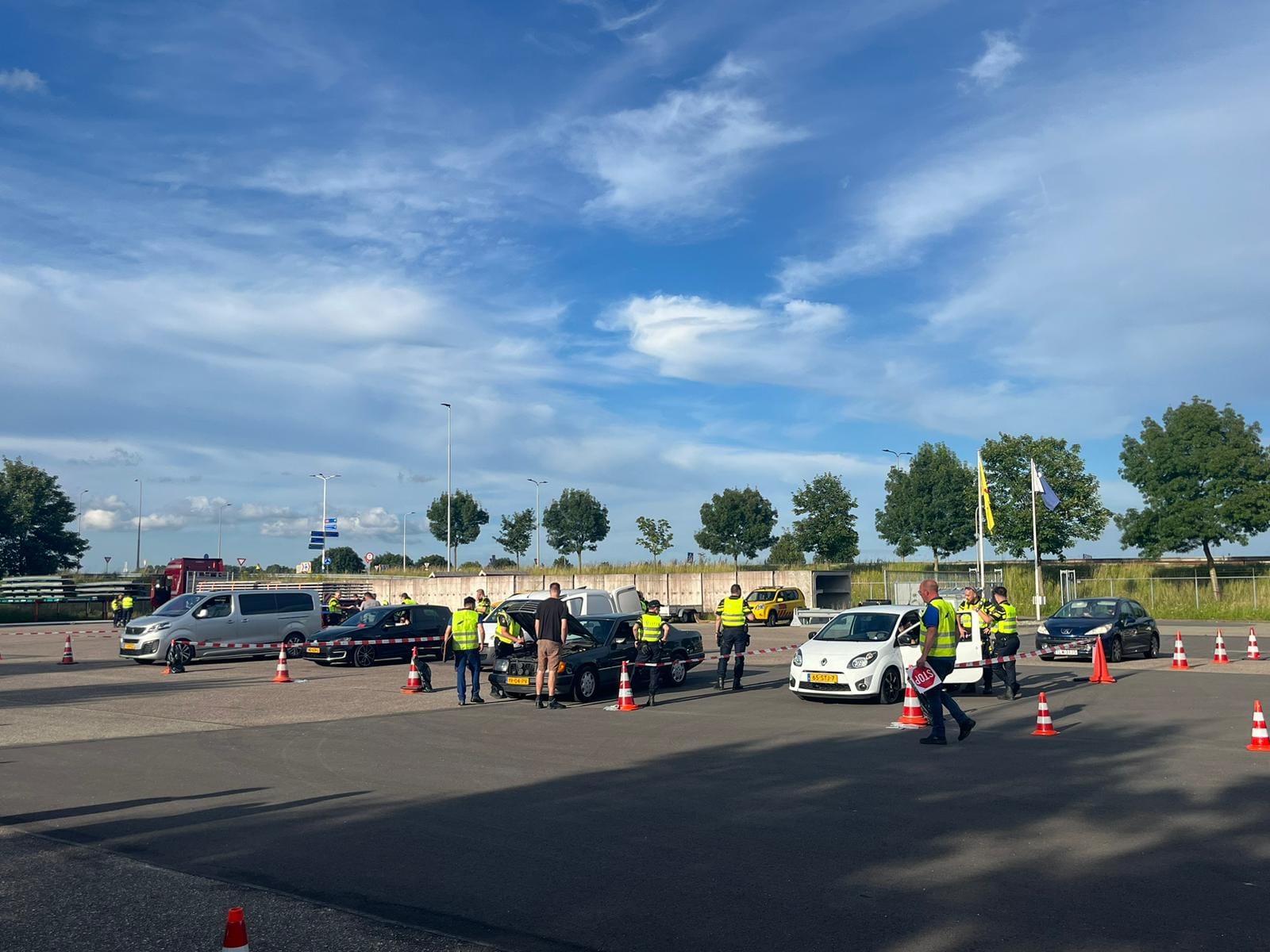 Grote verkeerscontrole bij de A29 ter hoogte van Numansdorp - Hoeksche ...