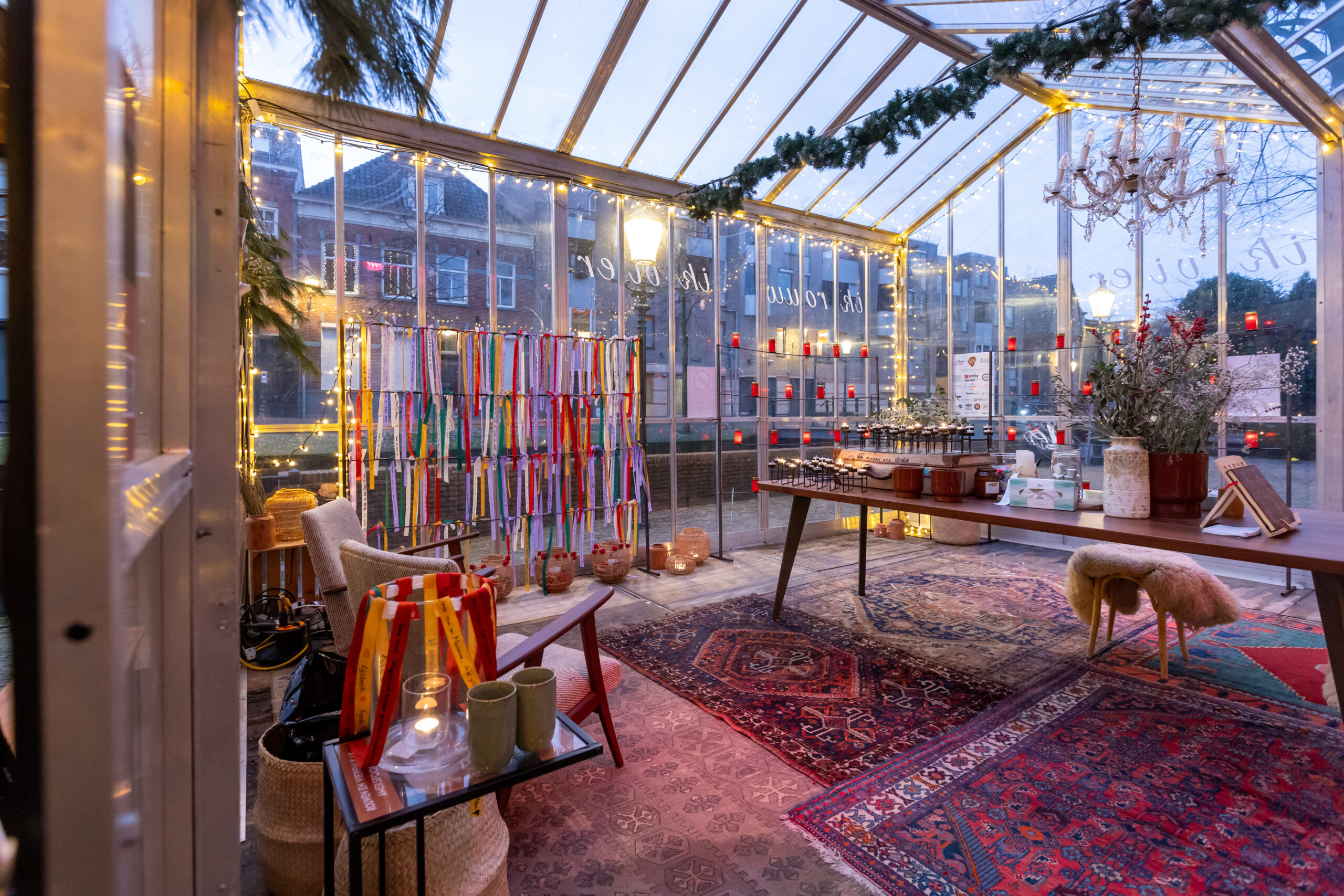 Glazen kas om te rouwen en vieren in Oud-Beijerland geopend - Hoeksche ...