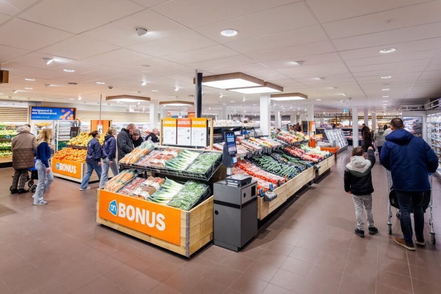Vernieuwde Albert Heijn Strijen geopend - Hoeksche Waard Nieuws