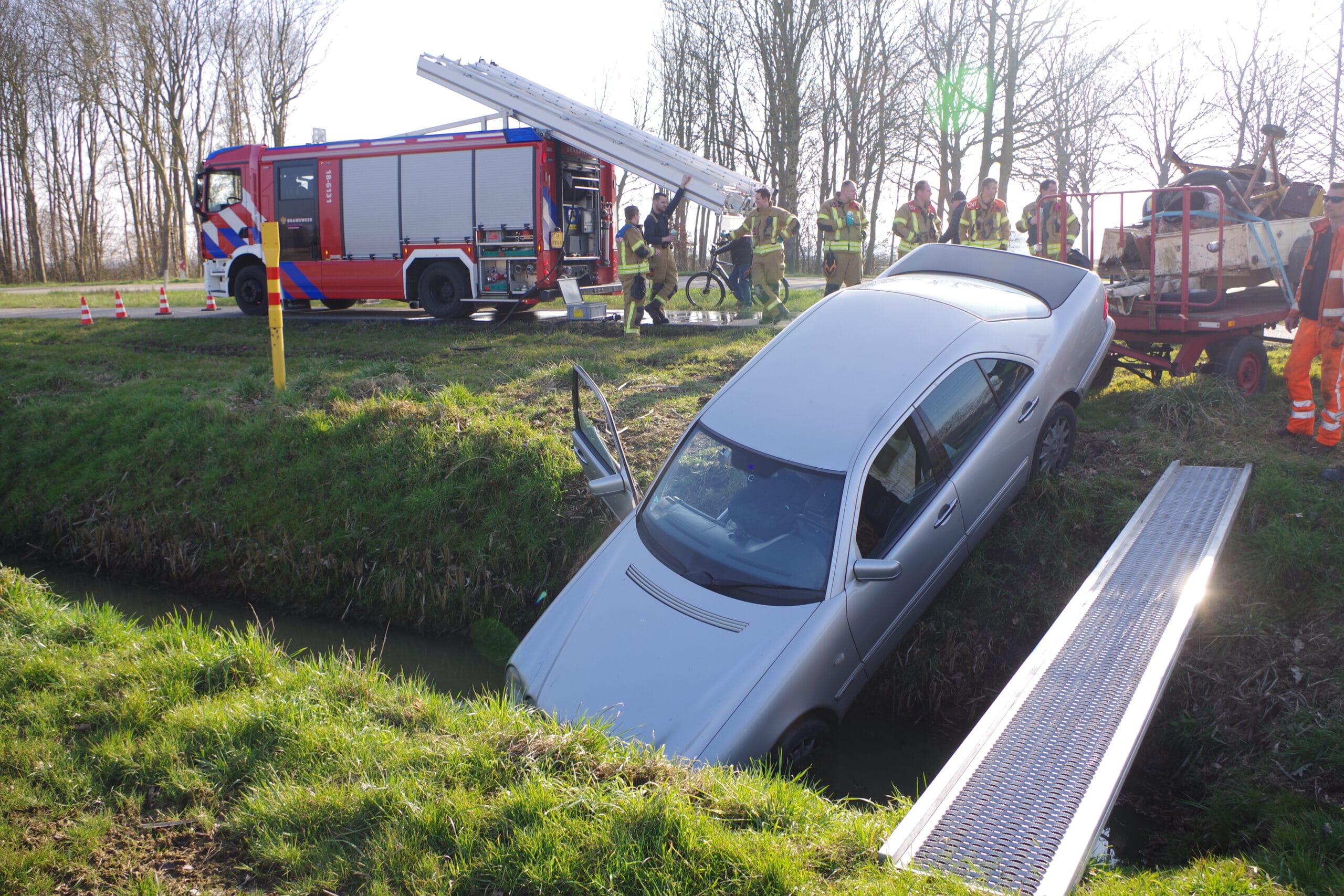Auto met aanhanger te water in Maasdam - Hoeksch Nieuws – Altijd als ...