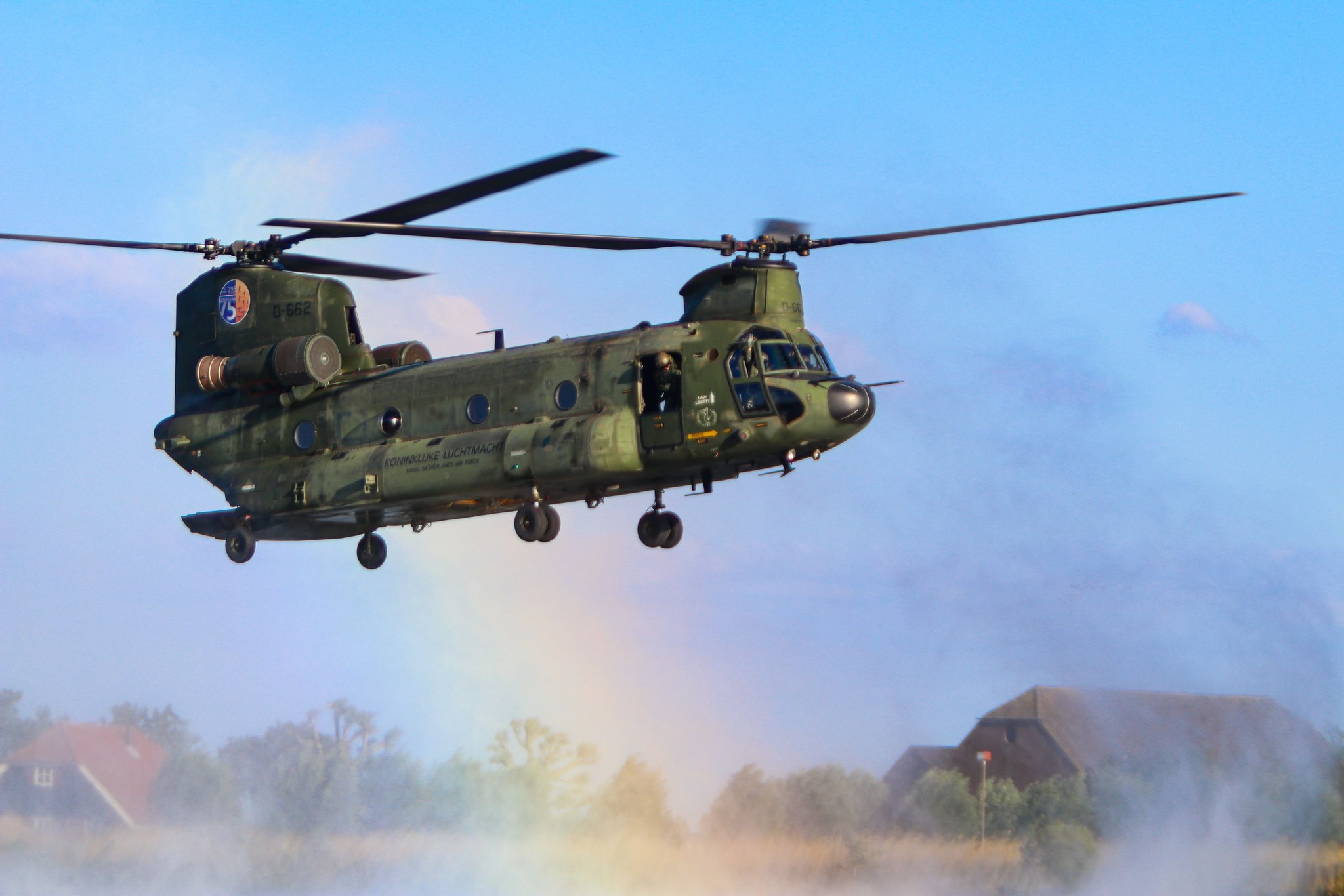 Wat een gave machine zo vandaag boven de Binnenmaas! Heb jij hem ...